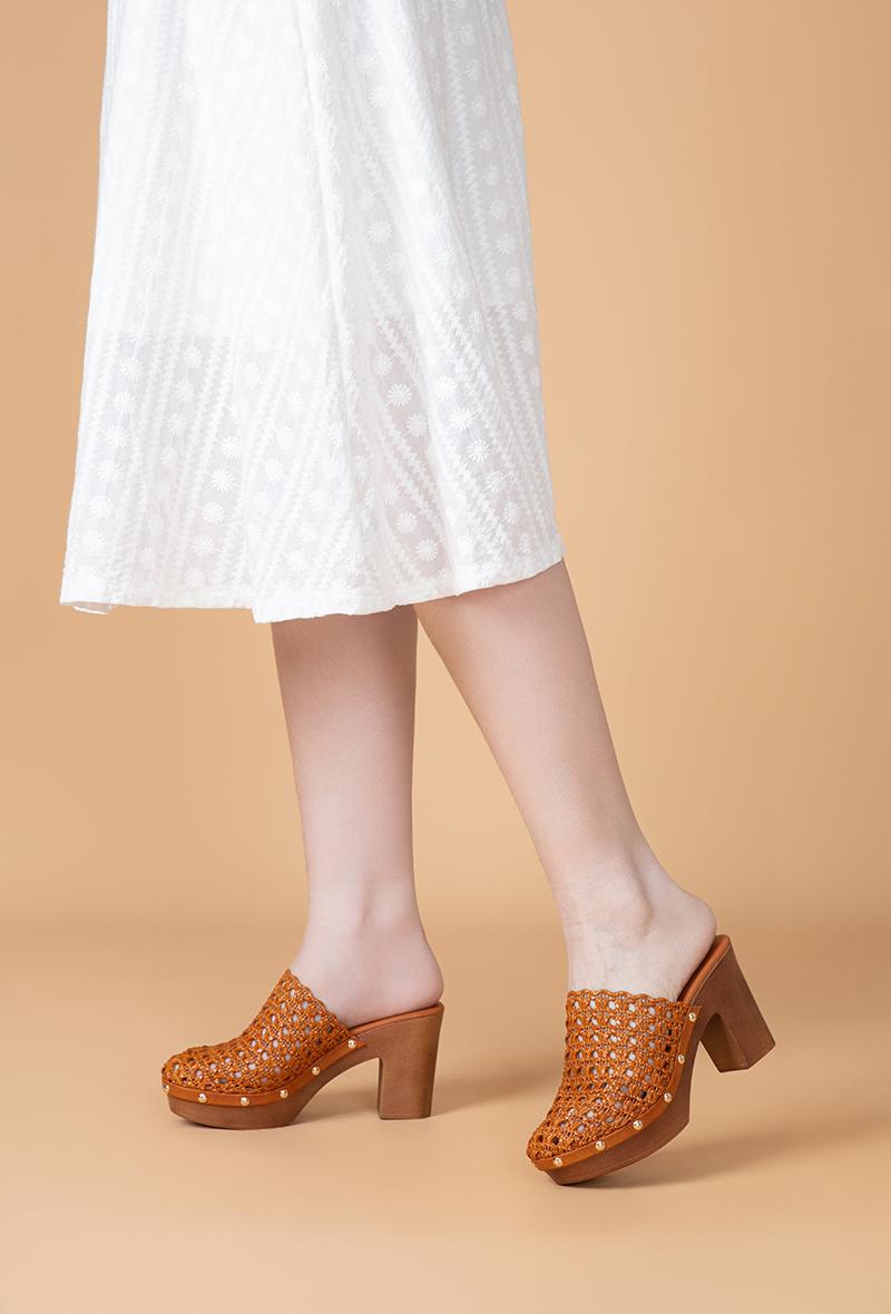 Sandales Chaussures YQ60-CAMEL LADY GLORY | Efashion Paris sur eFashion.